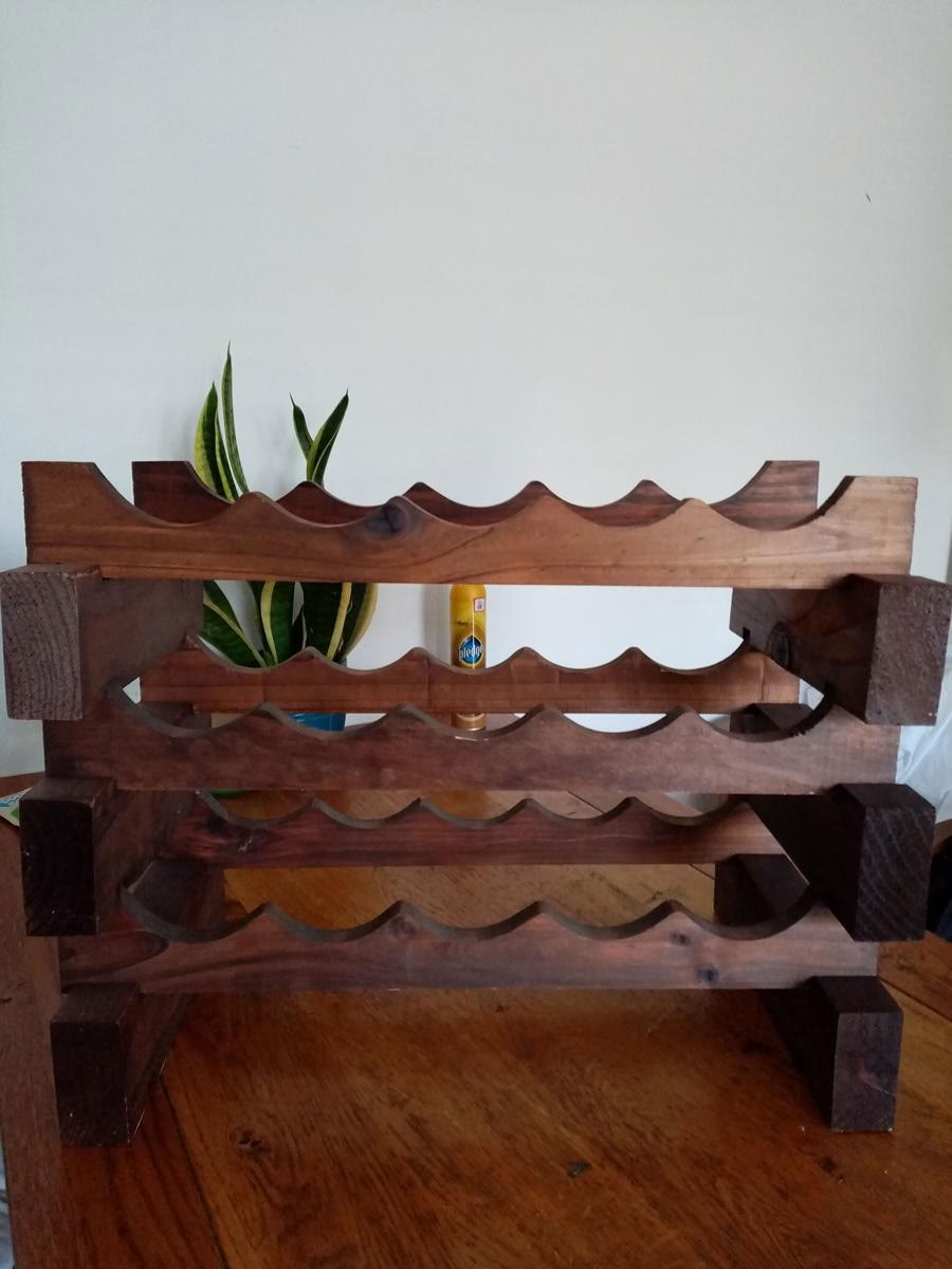 Free: Stackable bottle holder (Victoria SW1) - Westminster Freegle