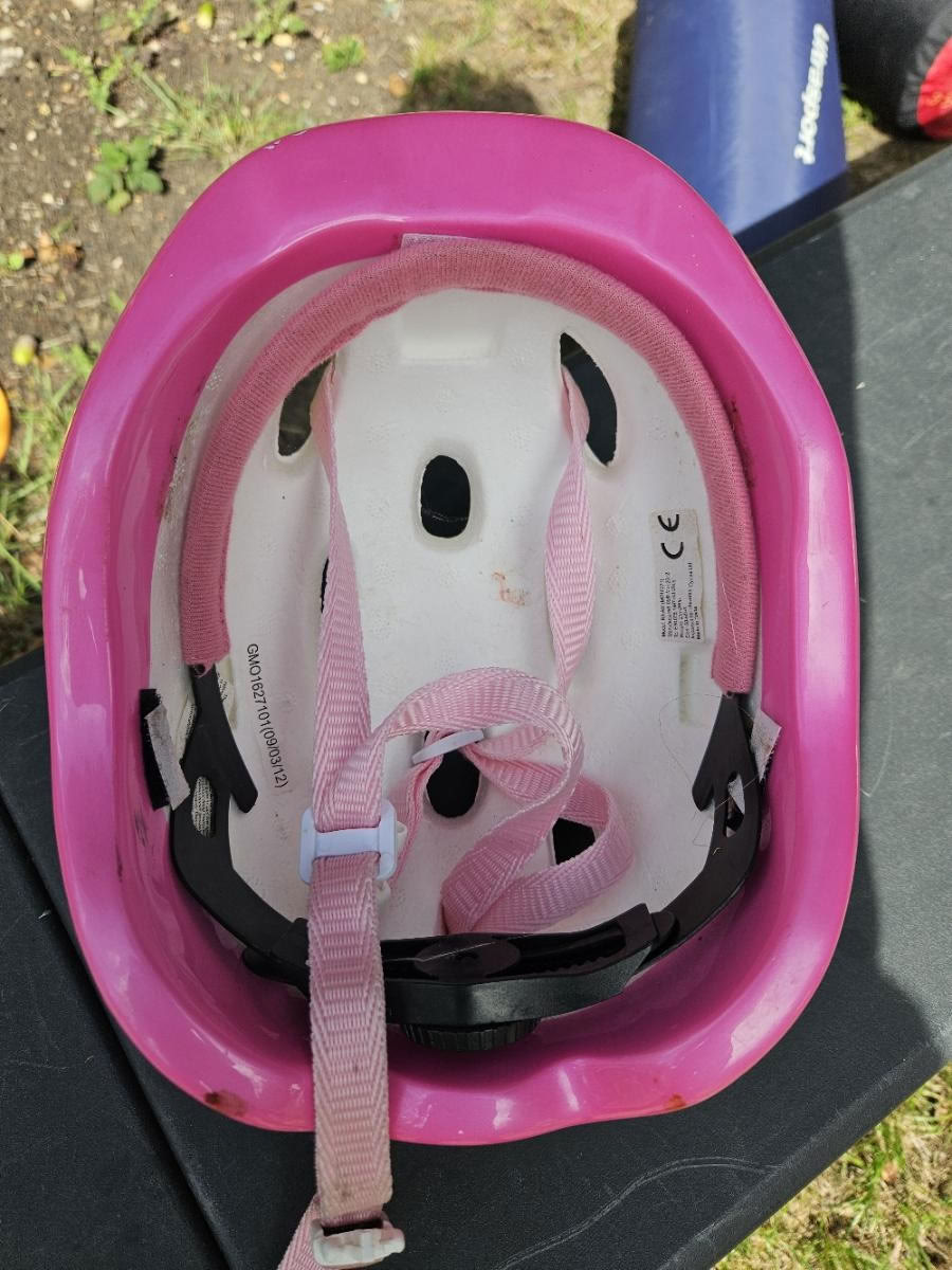 Free: Disney Princess helmet (E4 Chingford)
