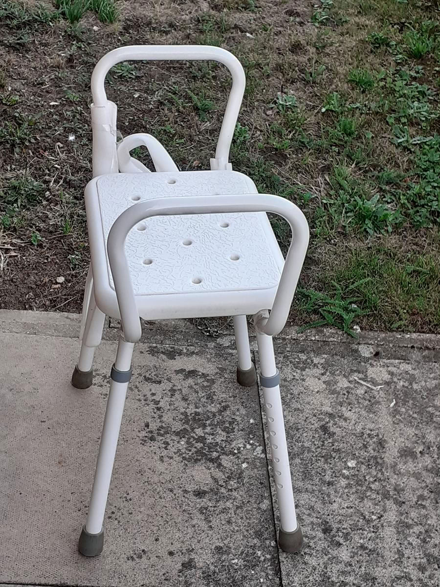 Free: Bath seat (TW3 Hounslow)