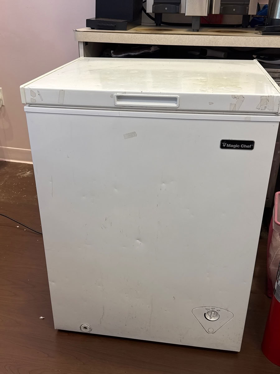 Free: Deep freezer (Woodley Park) - Washington, DC