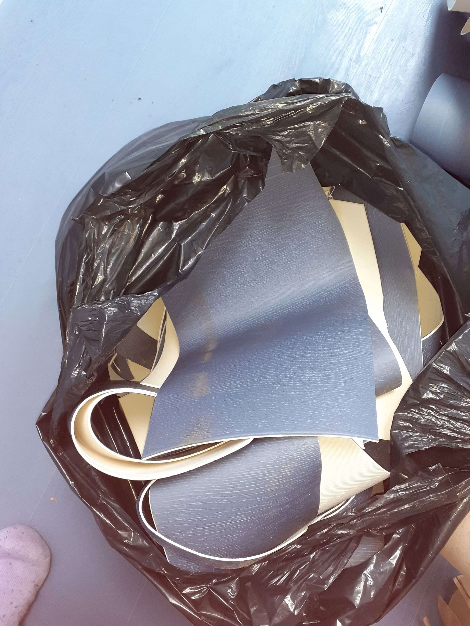 Free: Small pieces vinyl flooring (Gledhow LS8) - Leeds Freegle
