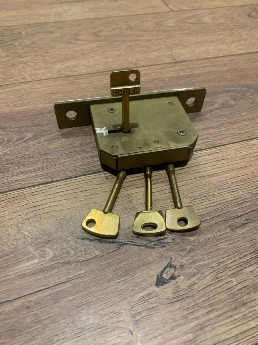 Free: Chubb door lock & striker (W3)