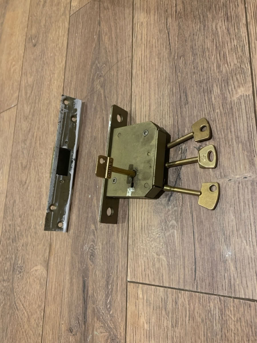Free: Chubb door lock & striker (W3)
