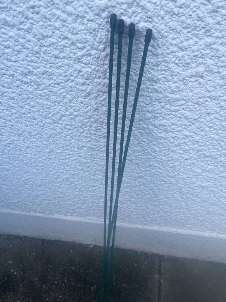 Free: 4 short metal plant canes (Wallands Park BN7) - Lewes Freegle