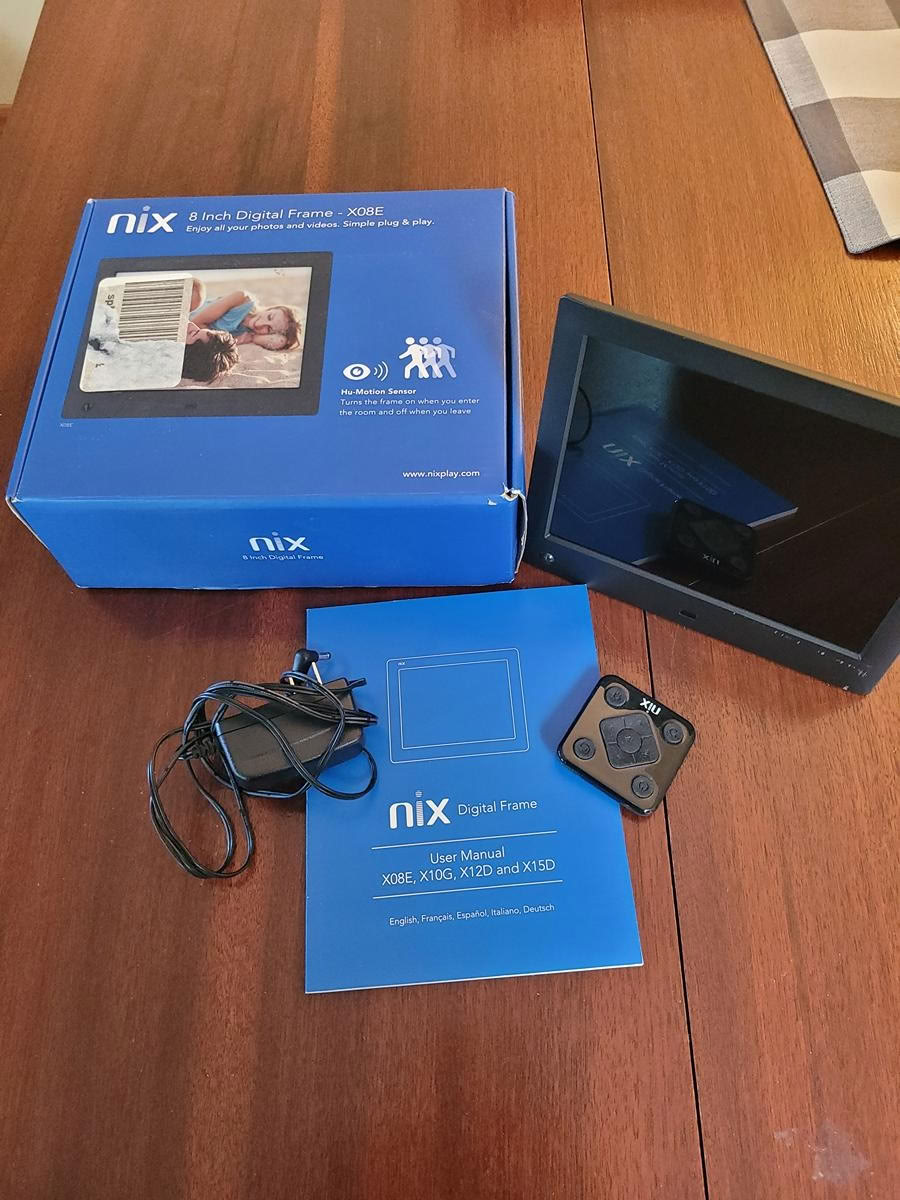 Free: NiX 8 inch digital picture frame (Toronto)