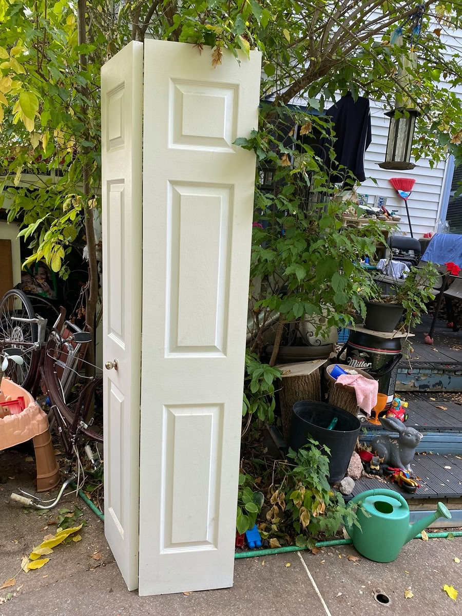 Free: Closet door, folding (Bank/hunt club)
