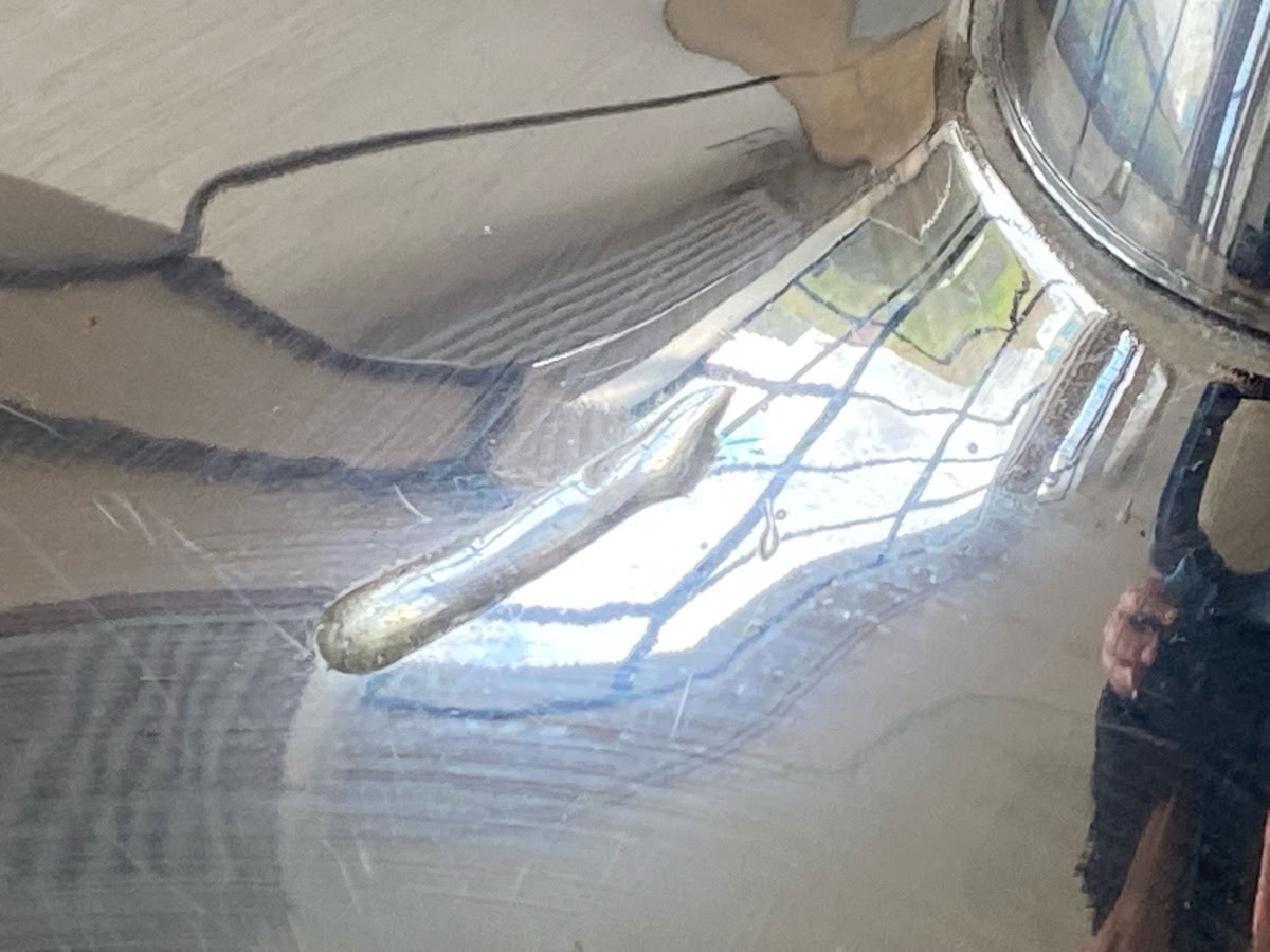 Free: 110 cm diameter glass table (N1 9AG)