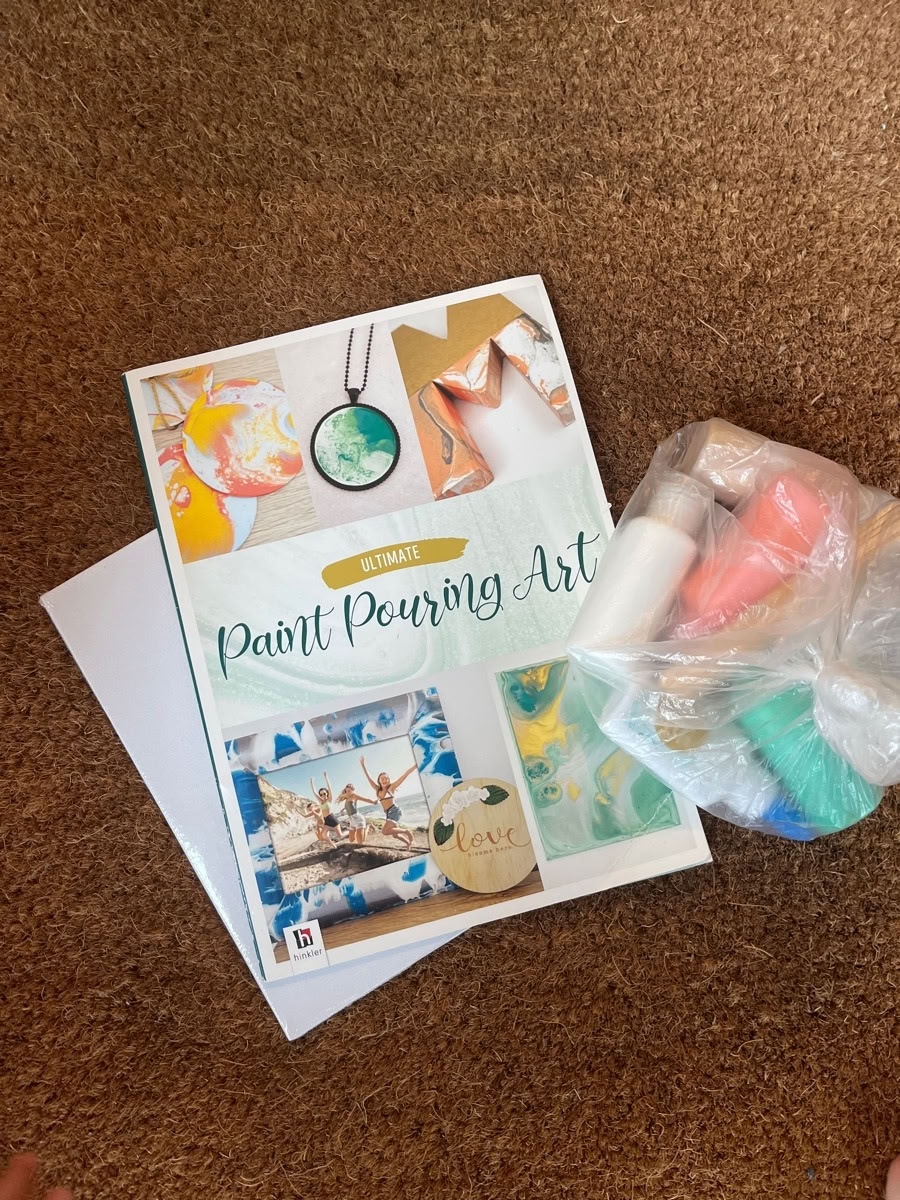 Free: Paint pouring art kit (Croxley Green WD3)