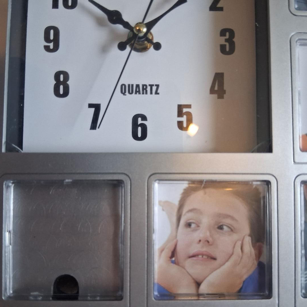 Free: Quartz Picture Wall Clock (Wickford SS12) - Basildon Freegle