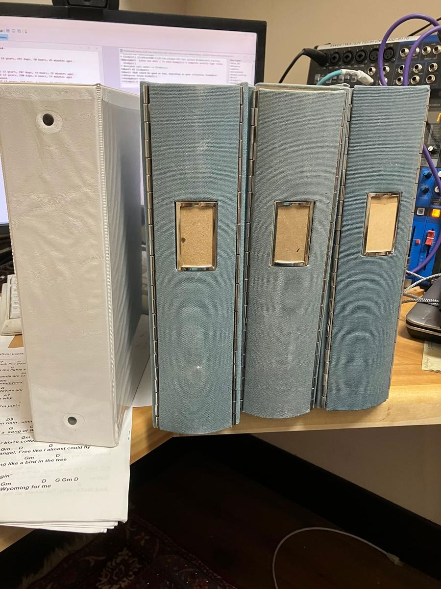Free: 3 Ring Binders (Morgan Hill (Jackson Oaks))