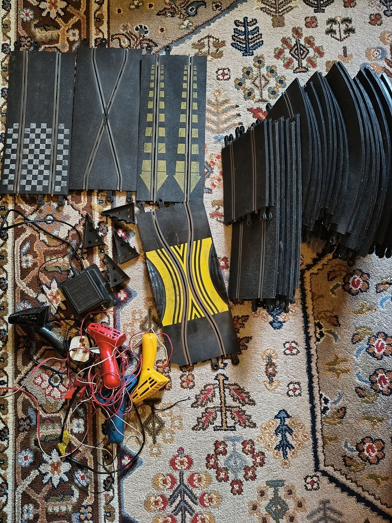 Free: Scalextric Classic Track (Northfields)