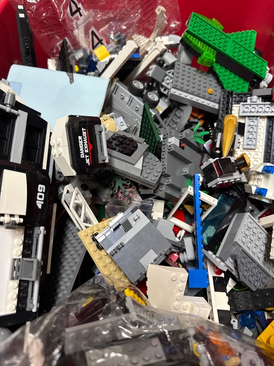 Free: Random Lego pieces (Surrey Quays SE16)