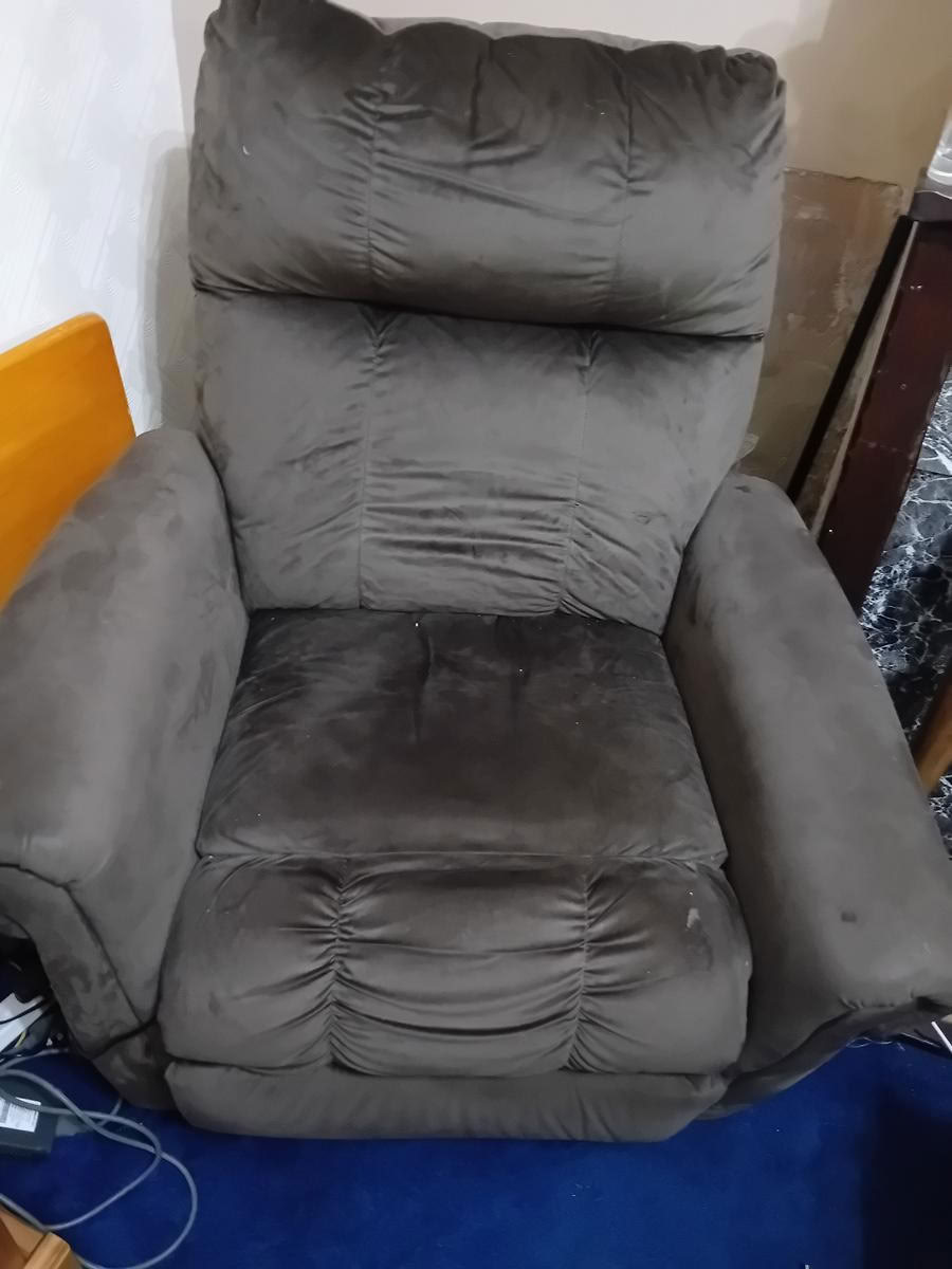 Free: fully recling chair (Rednal)