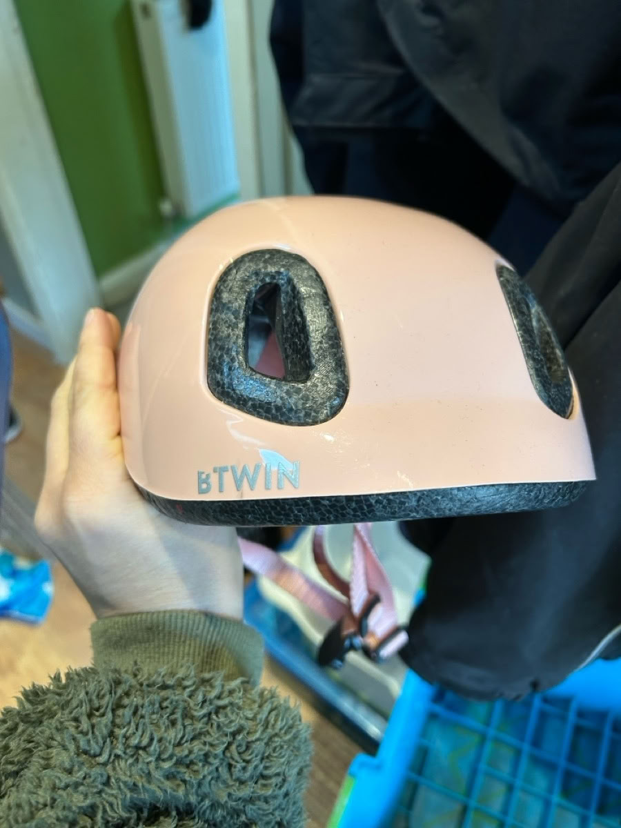 Free: Small bike helmet (OX1 henwood)