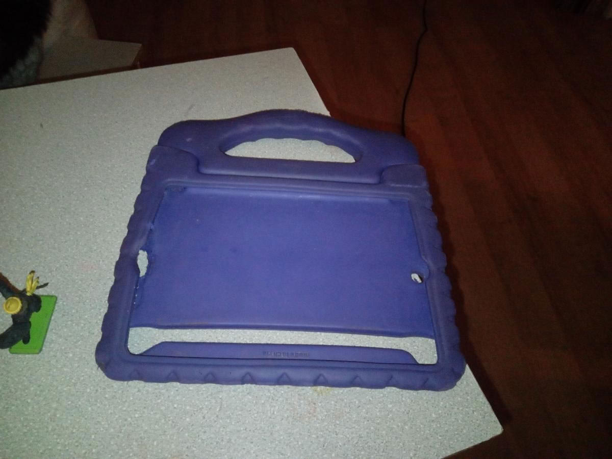 Free: Ipad mini cover (TW3 Hounslow) - Feltham Bedfont & Hanworth Freegle