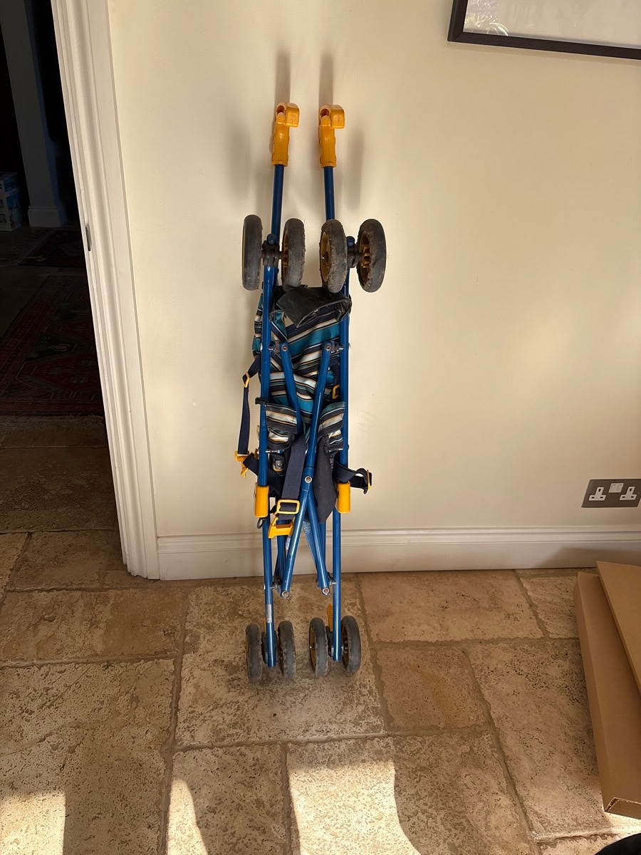 Free: Umbrella fold buggy (Farnham Common SL2)