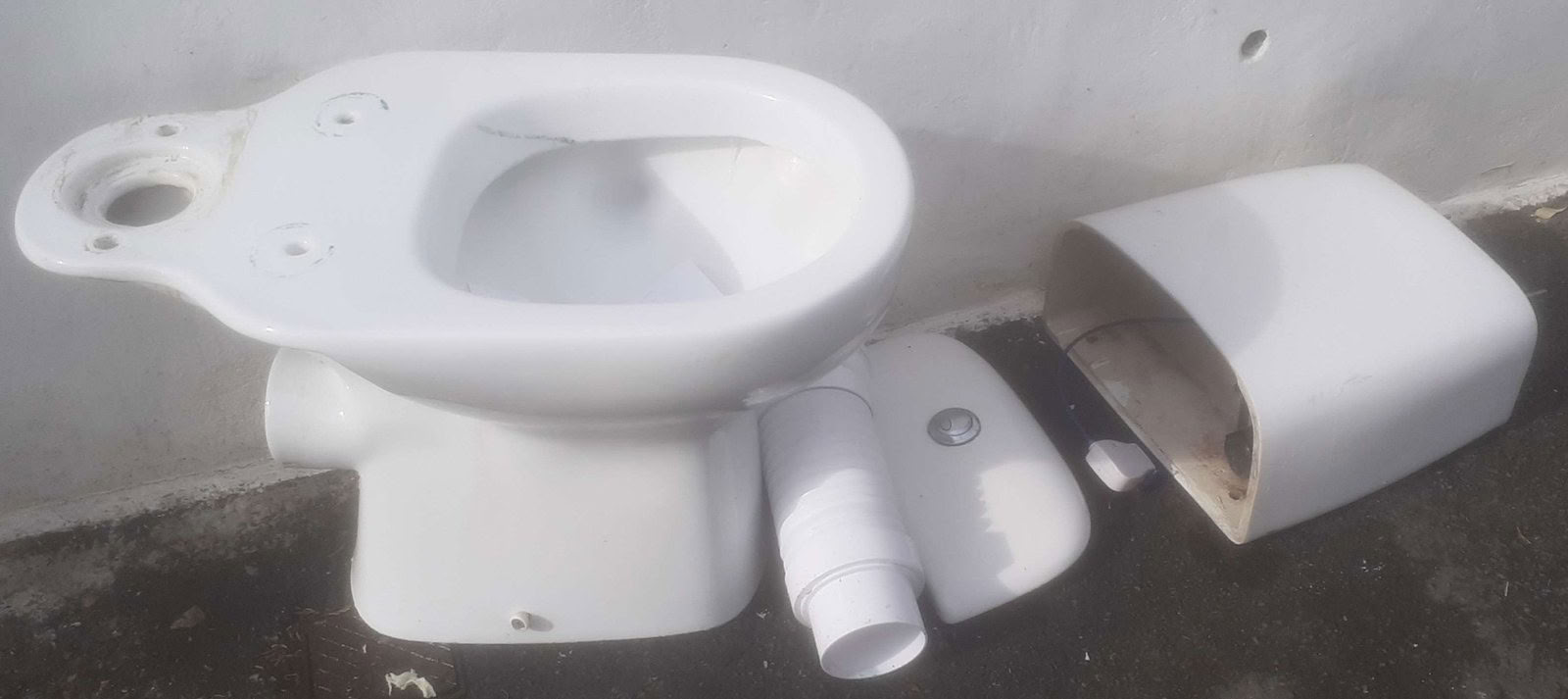 Free: Viable toilet with (almost new soil pipe) (Fiveways BN1 ...