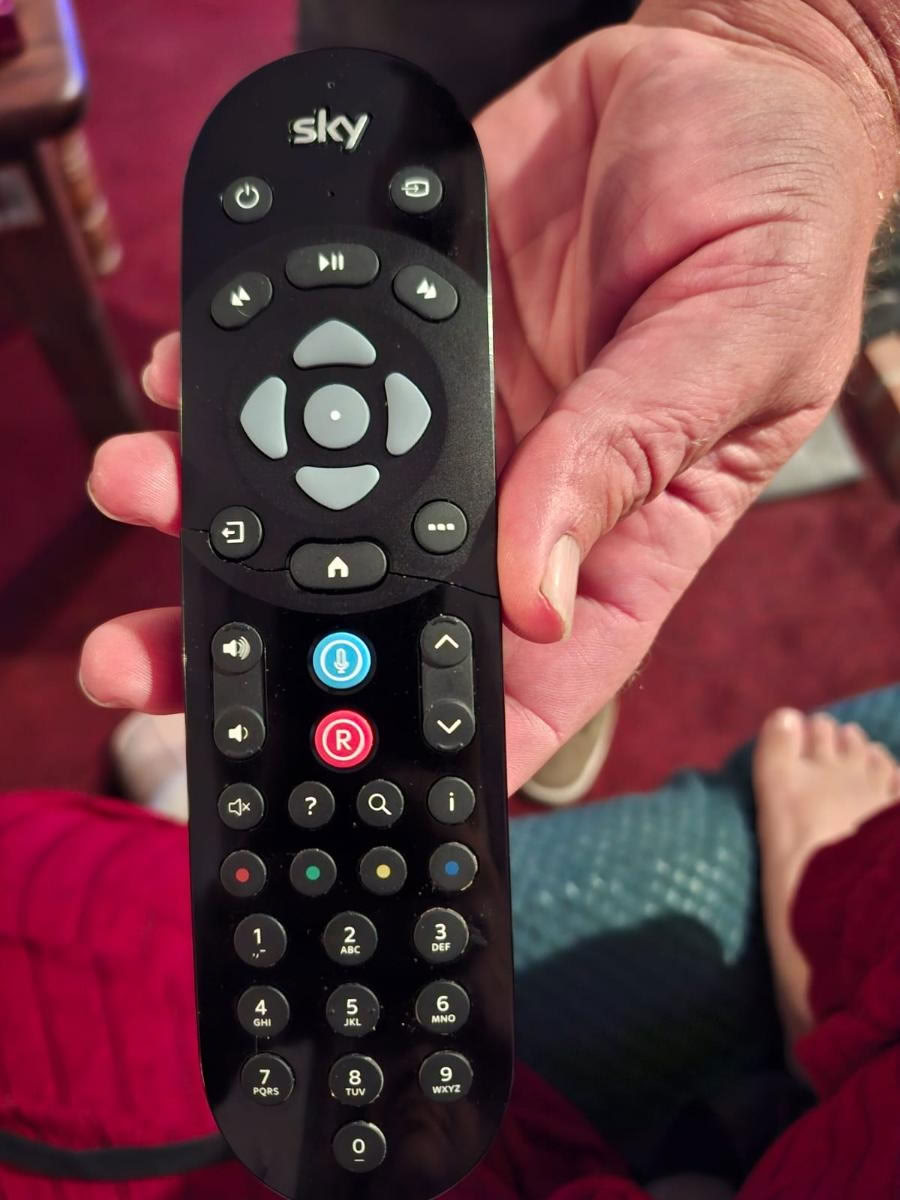 Request: Sky Q remote control (Havant PO9) - Portsmouth Freegle