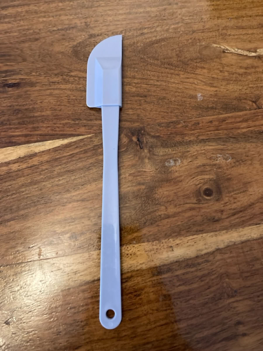 Free: Small spatula (W12)