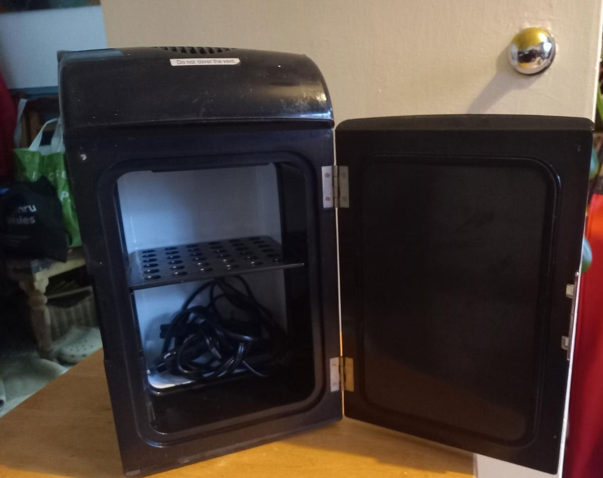 Free: Mini Fridge (Camden NW1)