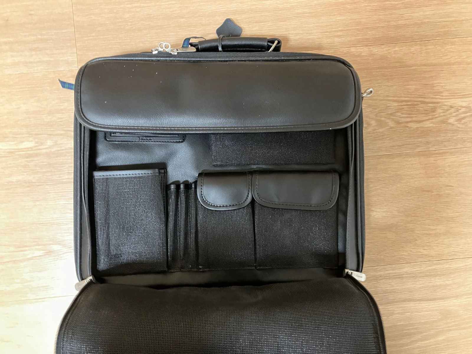 Free: Targus leather laptop bag (Solihull B91) - Solihull Freegle