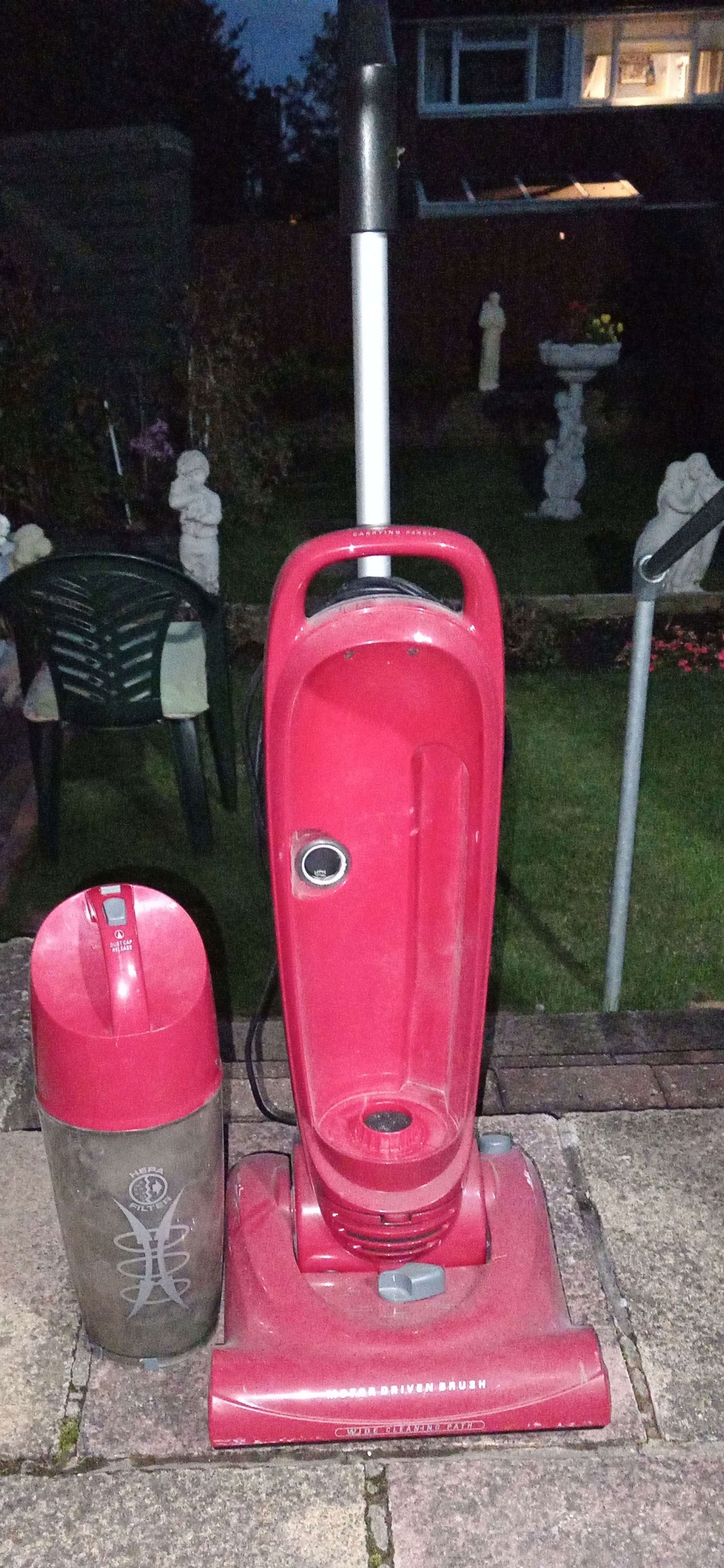 Free: Bagless upright hoover/vacuum cleaner (Maldon CM9) - Maldon Freegle