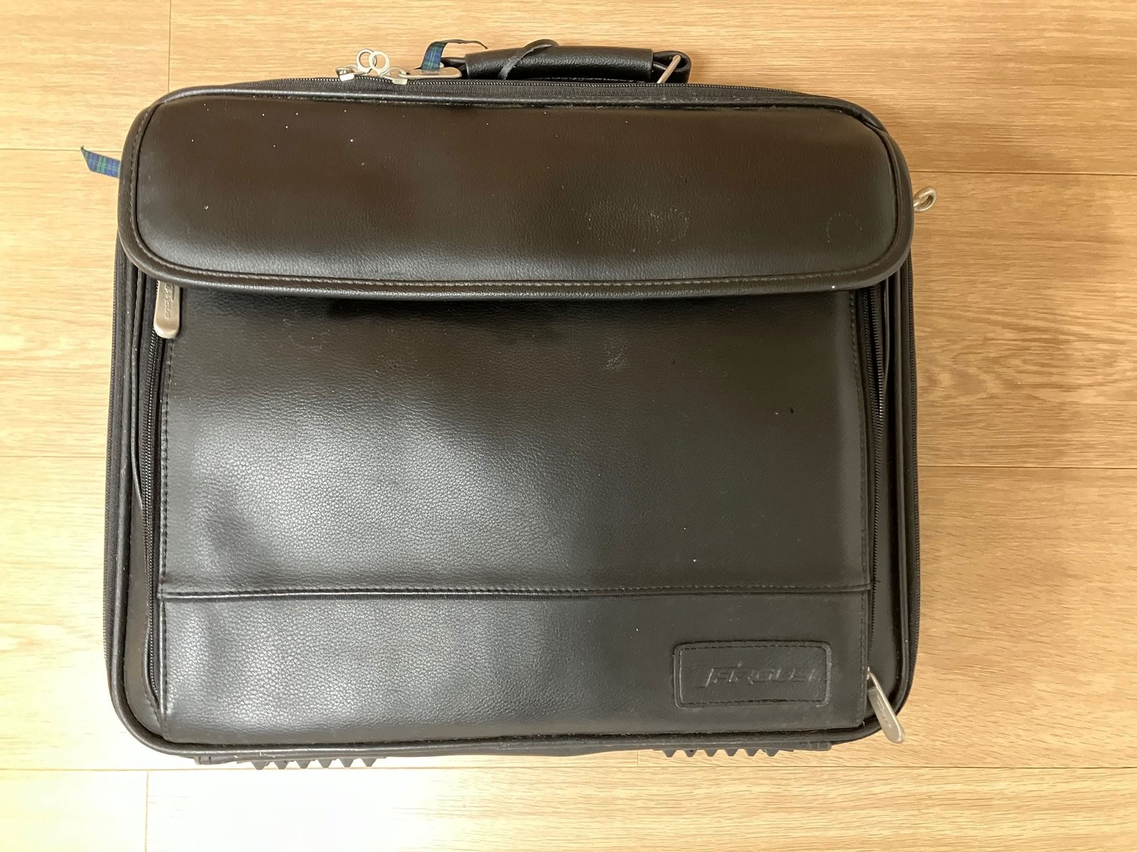 Free: Targus leather laptop bag (Solihull B91) - Solihull Freegle