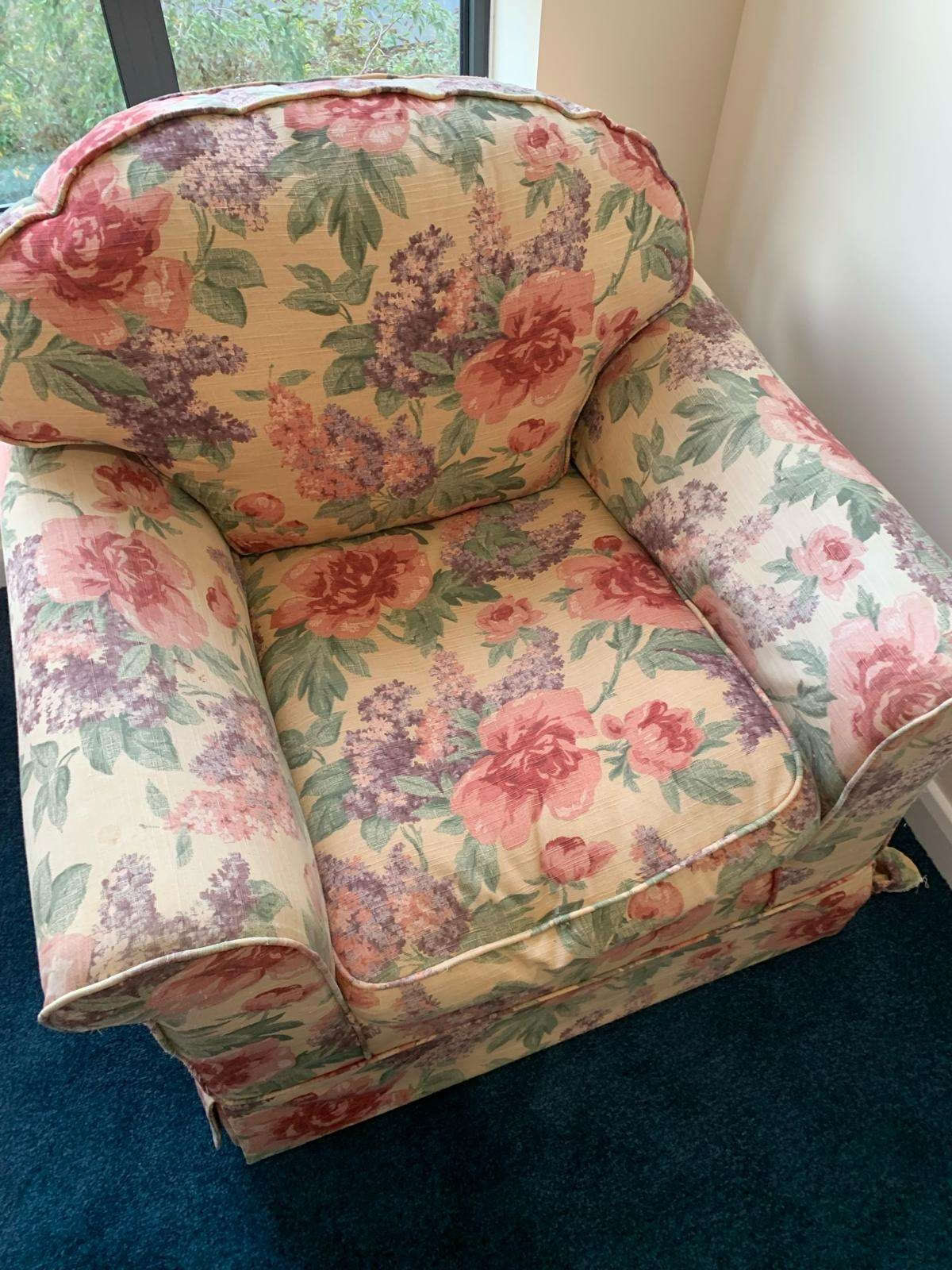 Free: Single seater Floral chair (Round Spinney) - Northampton Freegle
