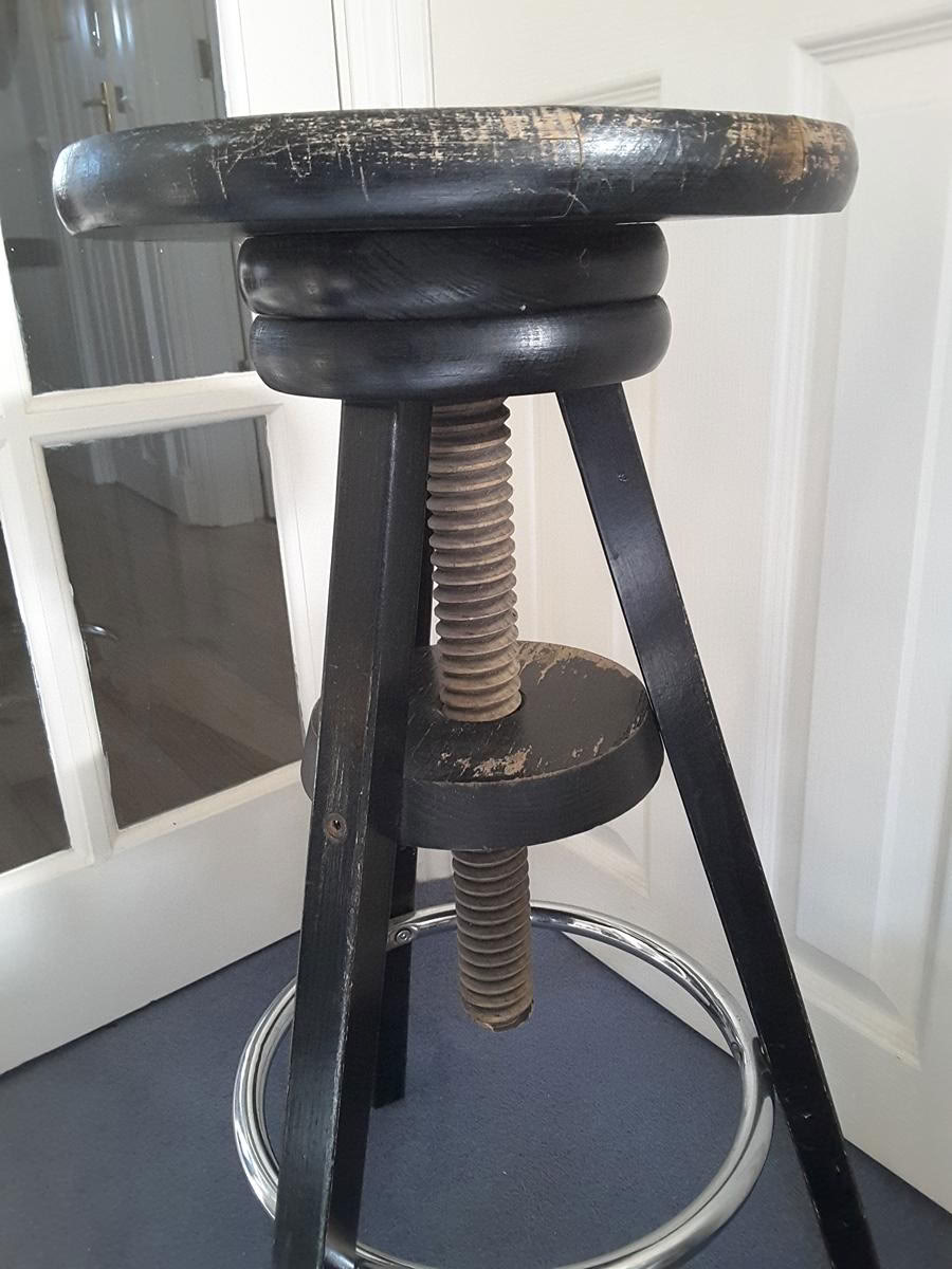 Free: Wooden stool (HP13 near railway station)