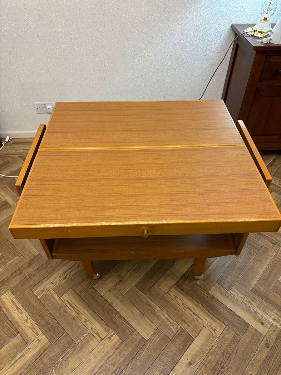Free: Vintage serving table (Stanmore HA7) - Harrow Freegle