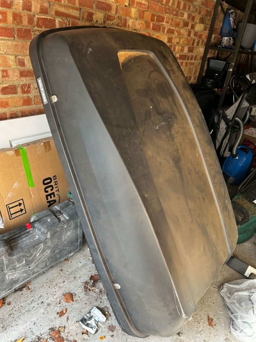Free: Halfords car roof box (WD5 Abbots Langley)