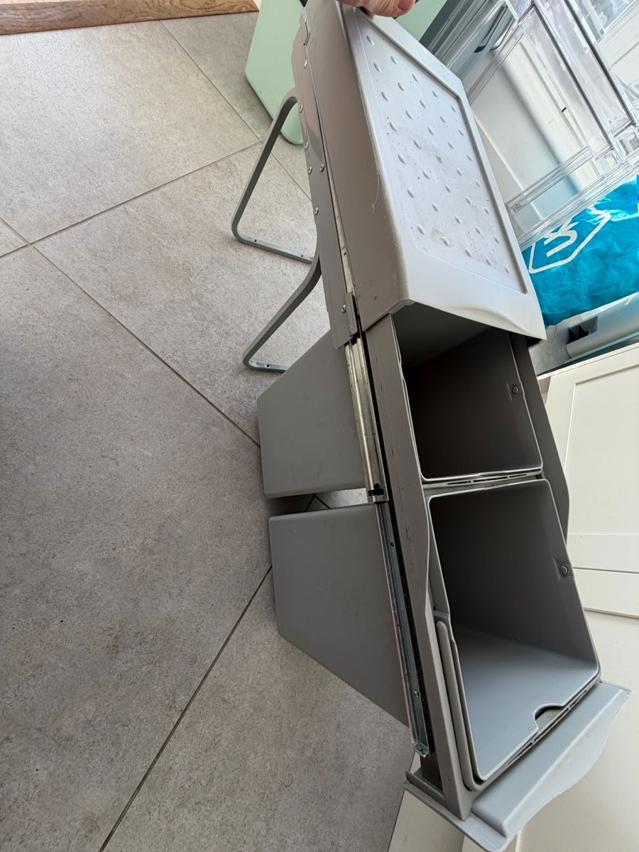 Free: Built in pull-out waste bins (Central Tonbridge TN9) - Tonbridge ...