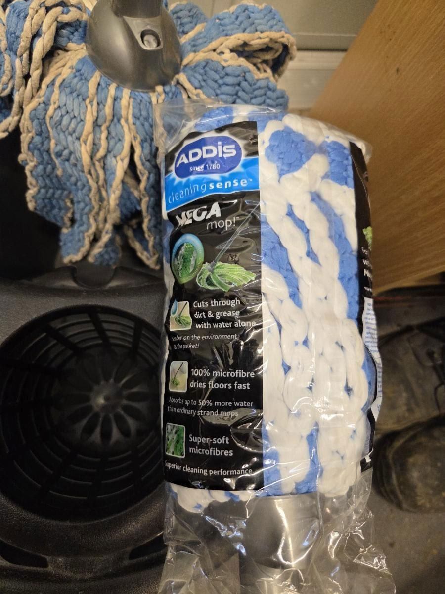 Free: Addis mop and bucket (Oakley HP18) - Bicester Freegle
