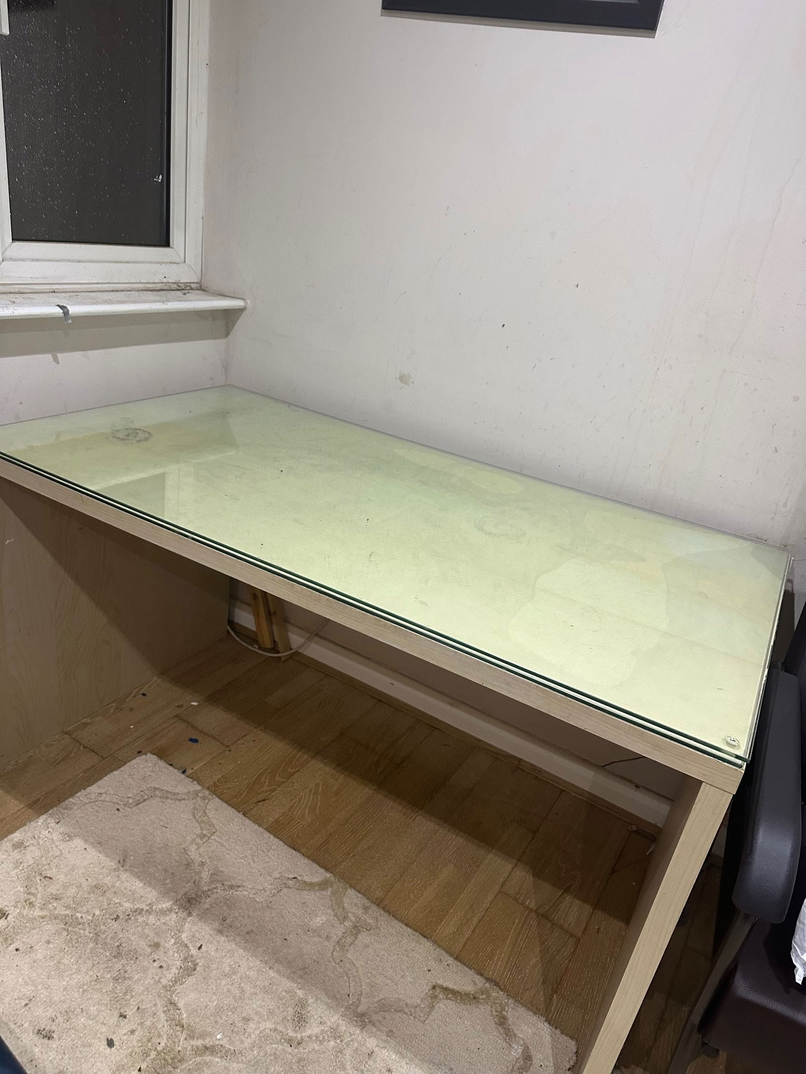 Free: Glass top table (Woodside Park N12) - Barnet Freegle