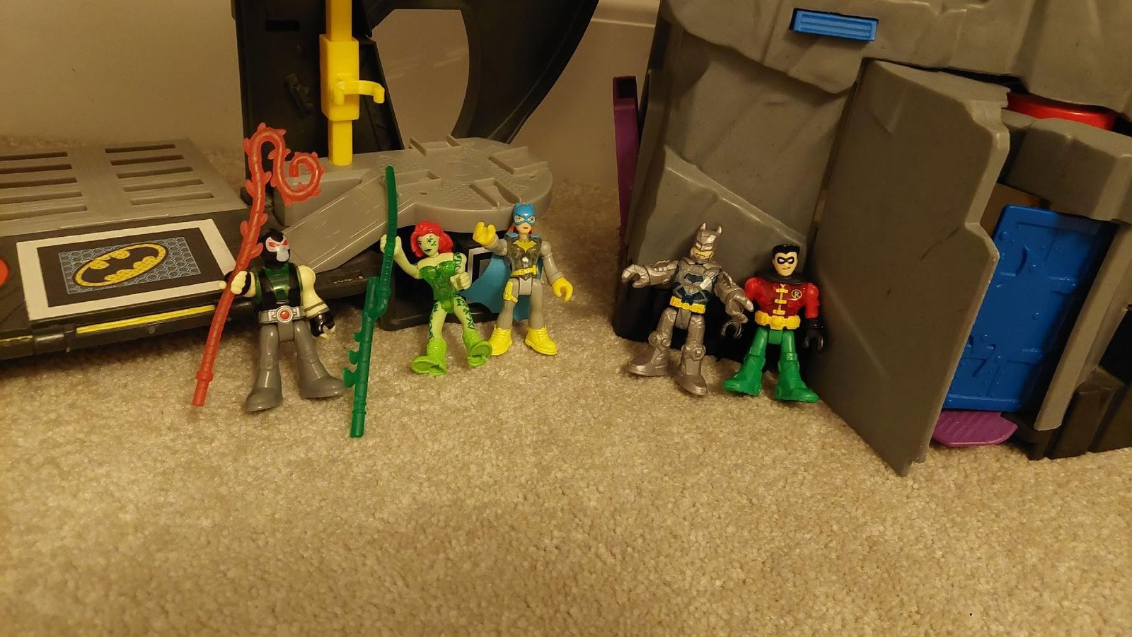 Free: 2 large batman cave toys & 5 figures NW2 6JX (NW2) - Brent Freegle
