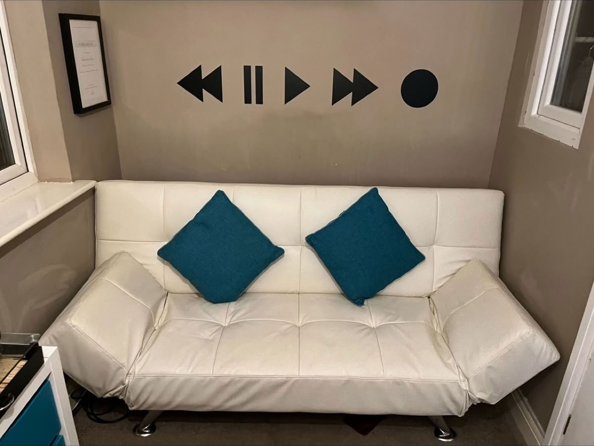 Free: White sofa bed (Croydon CR0)