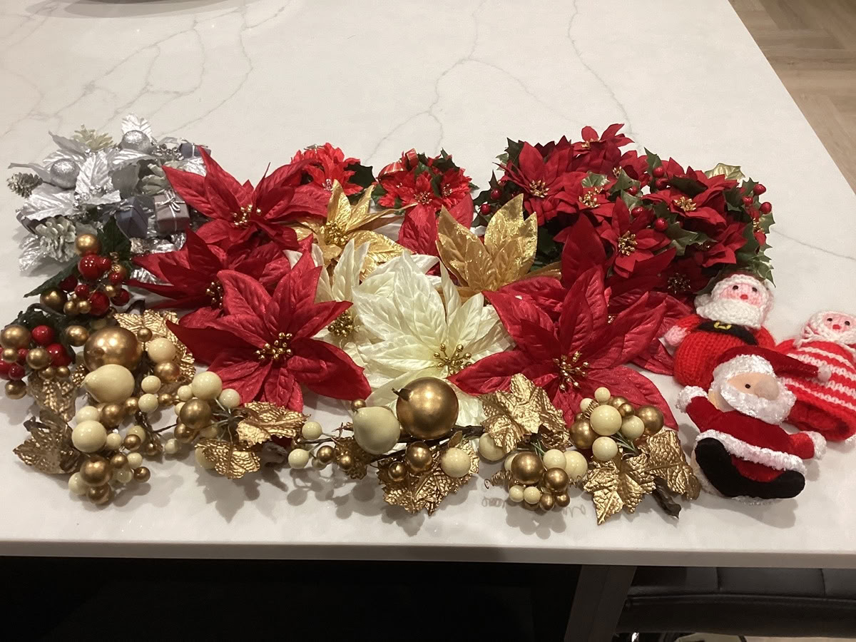 Free: Christmas Decorations (Wall Heath DY6)