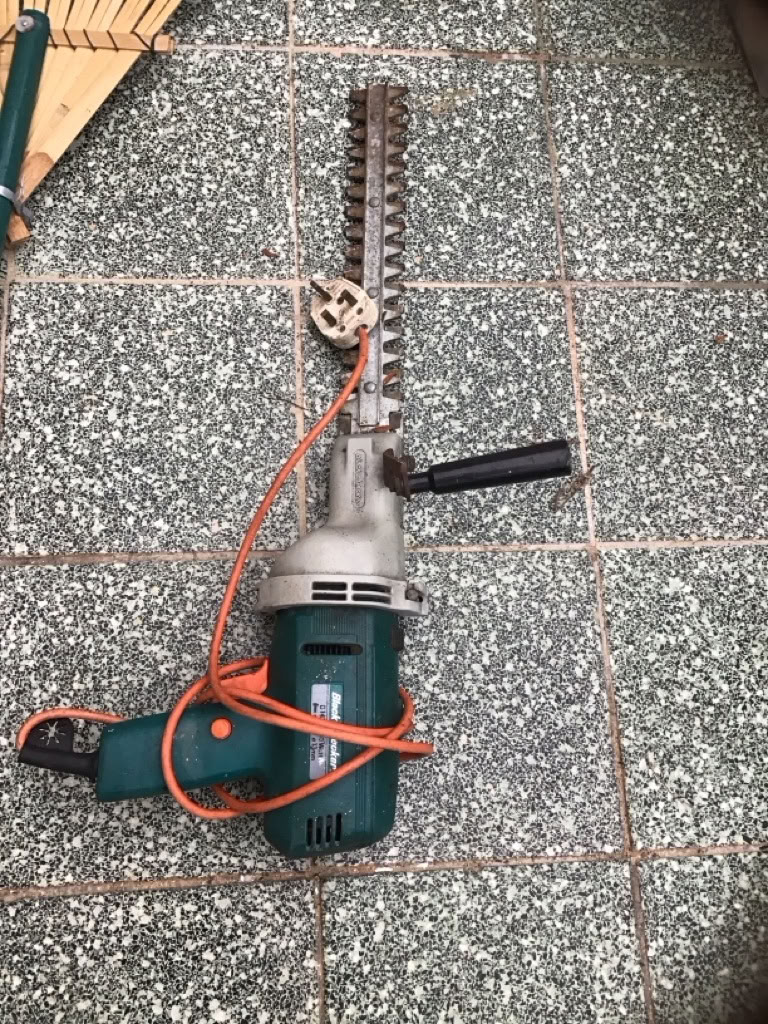 Free: Electric hedge cutter and lawn rake (Garden City OX5) - Oxford ...