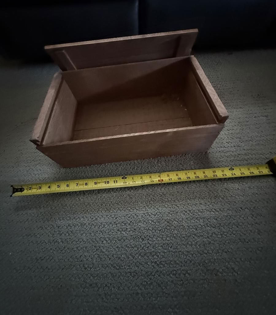 Free: Wooden box with sliding lid (Woburn - four corners)